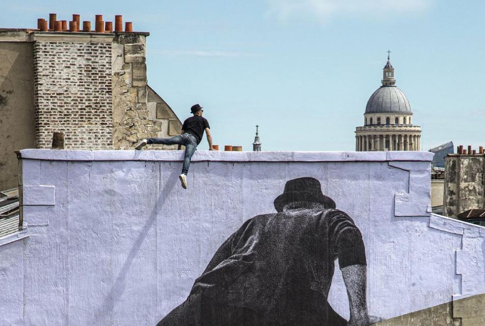 Œuvre de l’artiste JR sur la façade de la Société – Société de Géographie